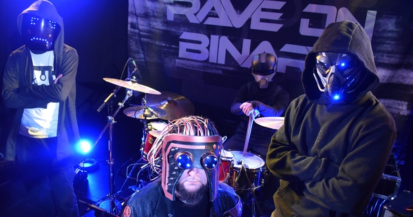 Rave On Binary - 1er Album - Ulule