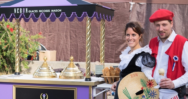 Des Chariots à Glaces Néron sur la Côte d'Azur