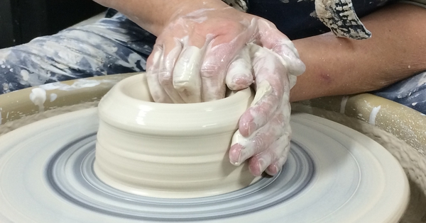 Un tour de potier pour des cours à Rouen